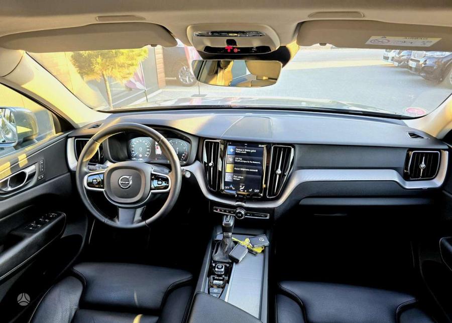 Grey Volvo XC60 2018 in Taurage, with an engine capacity of 1.97 L and mileage of 183 thousand km for 20700 €, photo 15 on AUTOMOTO.COM.LV