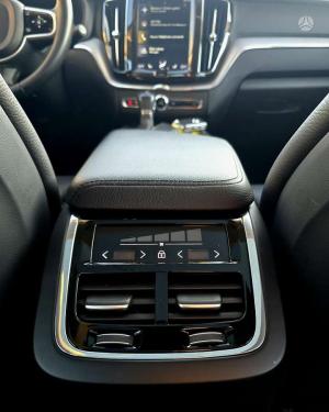 Grey Volvo XC60 2018 in Taurage, with an engine capacity of 1.97 L and mileage of 183 thousand km for 20700 €, photo 23 on AUTOMOTO.COM.LV