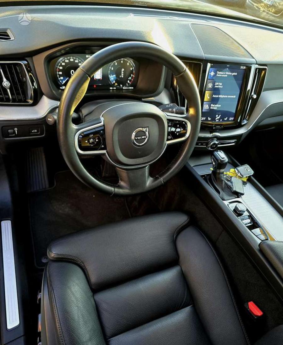 Grey Volvo XC60 2018 in Taurage, with an engine capacity of 1.97 L and mileage of 183 thousand km for 20700 €, photo 26 on AUTOMOTO.COM.LV