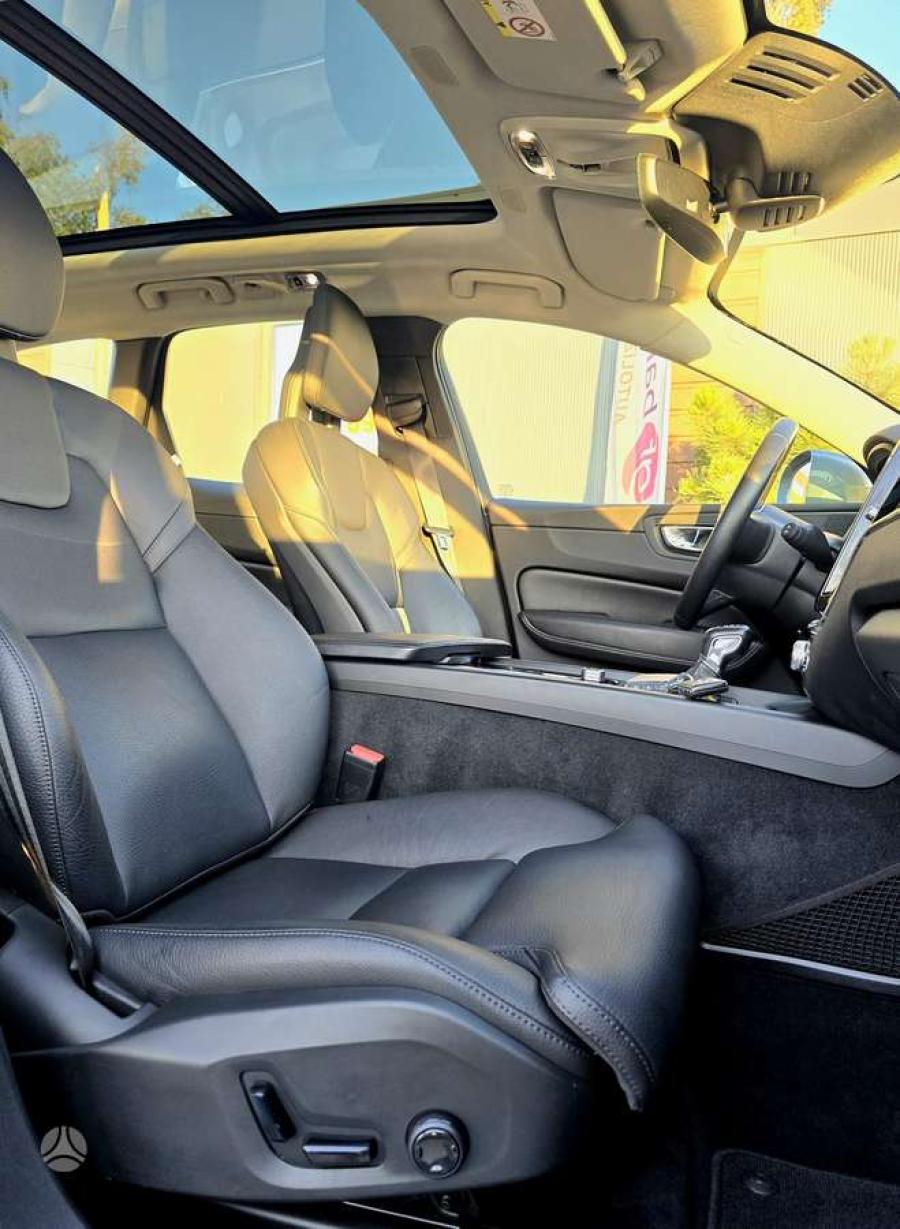 Grey Volvo XC60 2018 in Taurage, with an engine capacity of 1.97 L and mileage of 183 thousand km for 20700 €, photo 27 on AUTOMOTO.COM.LV