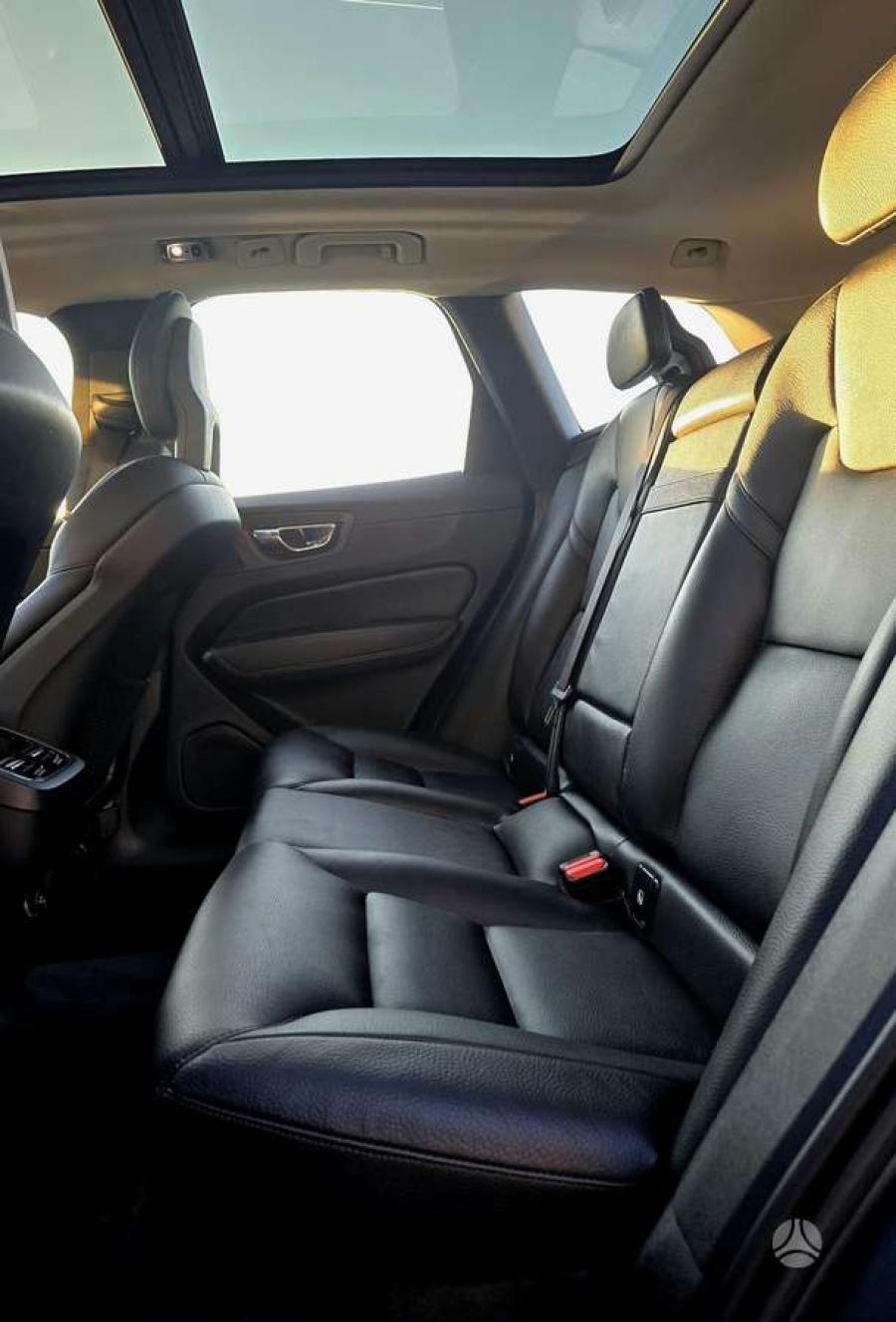 Grey Volvo XC60 2018 in Taurage, with an engine capacity of 1.97 L and mileage of 183 thousand km for 20700 €, photo 29 on AUTOMOTO.COM.LV