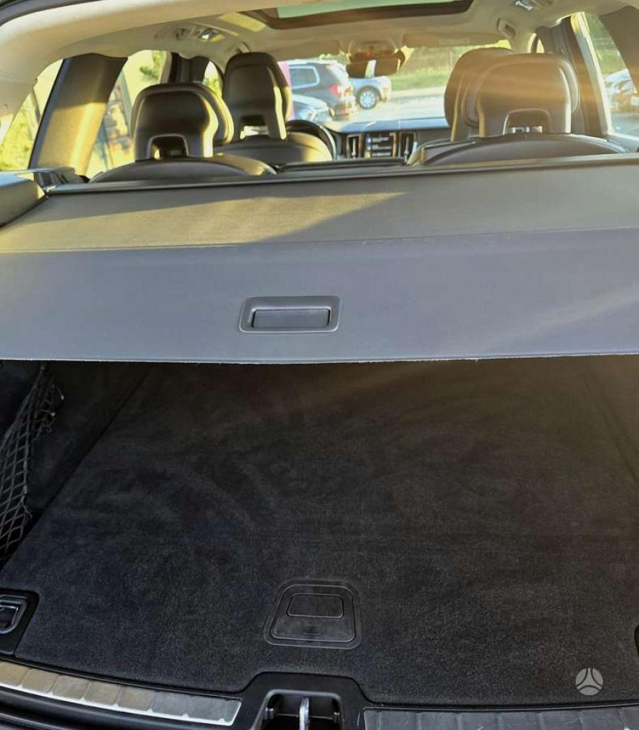 Grey Volvo XC60 2018 in Taurage, with an engine capacity of 1.97 L and mileage of 183 thousand km for 20700 €, photo 31 on AUTOMOTO.COM.LV