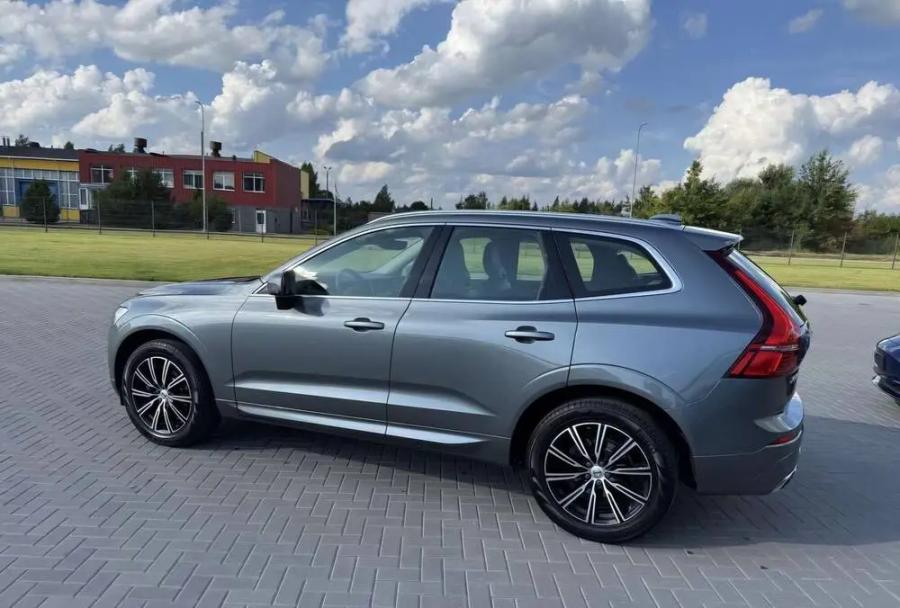 Grey Volvo XC60 2018 in Telschi, with an engine capacity of 2.40 L and mileage of 267 thousand km for 16990 €, photo 7 on AUTOMOTO.COM.LV