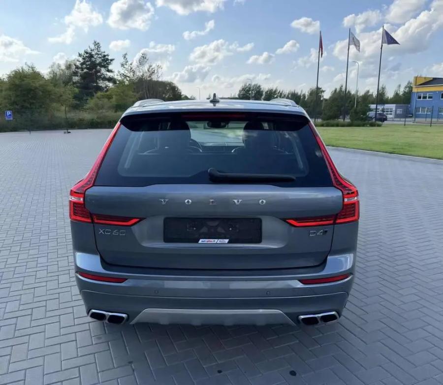 Grey Volvo XC60 2018 in Telschi, with an engine capacity of 2.40 L and mileage of 267 thousand km for 16990 €, photo 9 on AUTOMOTO.COM.LV