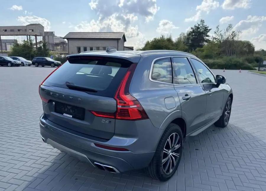 Grey Volvo XC60 2018 in Telschi, with an engine capacity of 2.40 L and mileage of 267 thousand km for 16990 €, photo 10 on AUTOMOTO.COM.LV