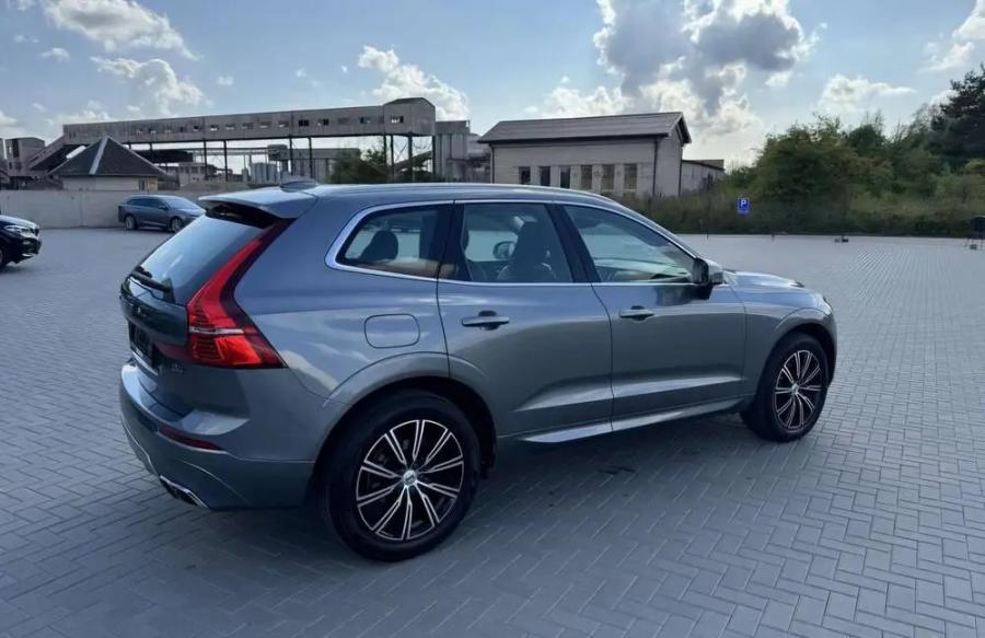 Grey Volvo XC60 2018 in Telschi, with an engine capacity of 2.40 L and mileage of 267 thousand km for 16990 €, photo 11 on AUTOMOTO.COM.LV