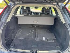 Pelēks Volvo XC60 2018 Telšiai, ar dzinēja tilpumu 2.40 L un nobraukumu 267 tūkst. km par 16999 €, foto 22 vietnē AUTOMOTO.COM.LV
