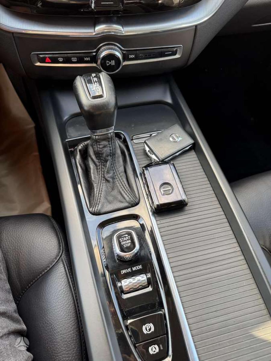 Pelēks Volvo XC60 2018 Telšiai, ar dzinēja tilpumu 2.40 L un nobraukumu 267 tūkst. km par 16999 €, foto 29 vietnē AUTOMOTO.COM.LV