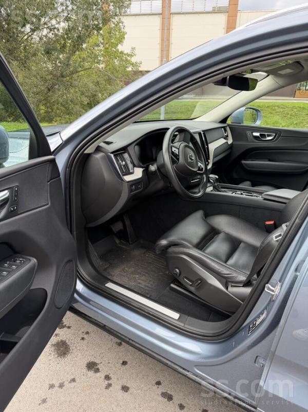 Grey Volvo XC60 2018 in Ogre, with an engine capacity of 2.00 L and mileage of 111 thousand km for 25500 €, photo 4 on AUTOMOTO.COM.LV