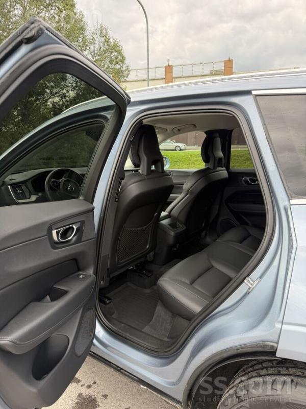 Grey Volvo XC60 2018 in Ogre, with an engine capacity of 2.00 L and mileage of 111 thousand km for 25500 €, photo 5 on AUTOMOTO.COM.LV