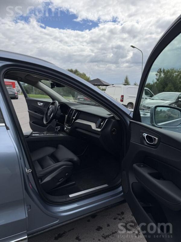 Grey Volvo XC60 2018 in Ogre, with an engine capacity of 2.00 L and mileage of 111 thousand km for 25500 €, photo 6 on AUTOMOTO.COM.LV