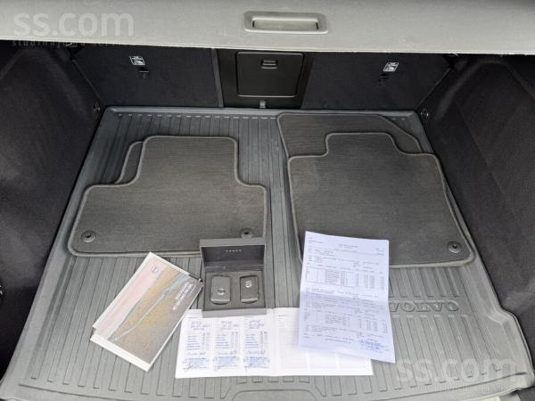 Grey Volvo XC60 2018 in Ogre, with an engine capacity of 2.00 L and mileage of 111 thousand km for 25500 €, photo 8 on AUTOMOTO.COM.LV