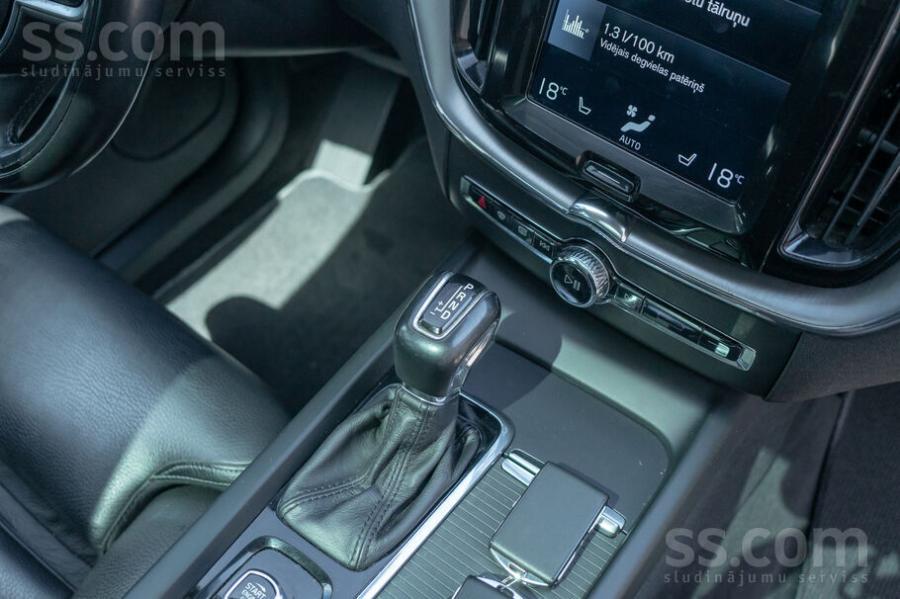 Grey Volvo XC60 2018 in Liepaja, with an engine capacity of 2.00 L and mileage of 275 thousand km for 18950 €, photo 17 on AUTOMOTO.COM.LV