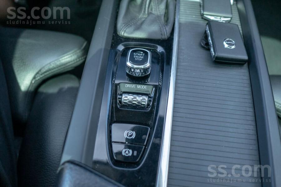 Grey Volvo XC60 2018 in Liepaja, with an engine capacity of 2.00 L and mileage of 275 thousand km for 18950 €, photo 23 on AUTOMOTO.COM.LV