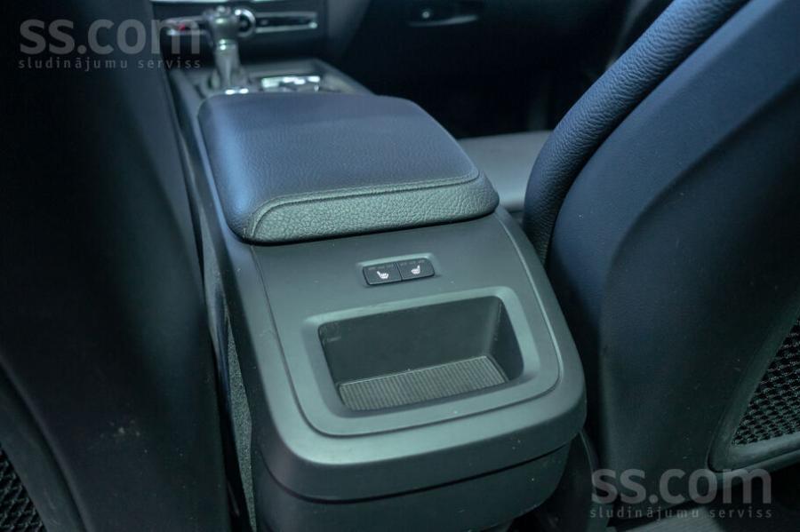 Grey Volvo XC60 2018 in Liepaja, with an engine capacity of 2.00 L and mileage of 275 thousand km for 18950 €, photo 24 on AUTOMOTO.COM.LV