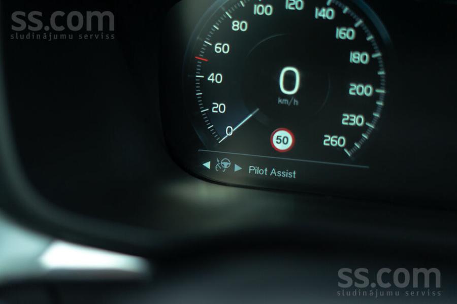 Grey Volvo XC60 2018 in Liepaja, with an engine capacity of 2.00 L and mileage of 275 thousand km for 18950 €, photo 31 on AUTOMOTO.COM.LV