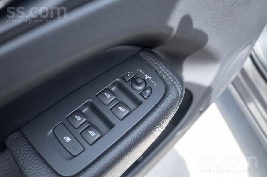 Grey Volvo XC60 2018 in Liepaja, with an engine capacity of 2.00 L and mileage of 275 thousand km for 18950 €, photo 34 on AUTOMOTO.COM.LV