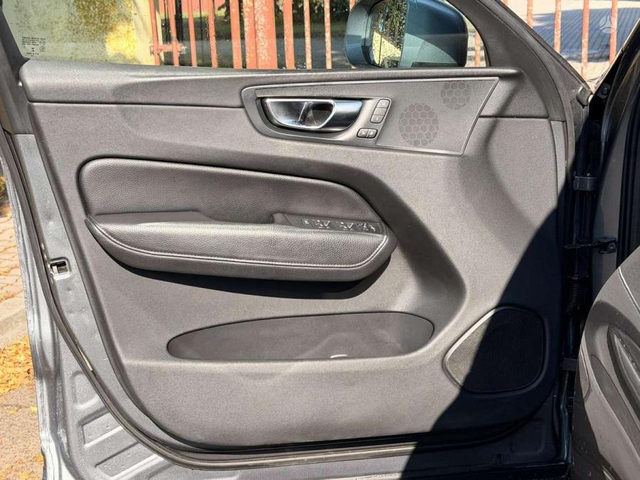 Pelēks Volvo XC60 2018 Tauragė, ar dzinēja tilpumu 1.97 L un nobraukumu 249 tūkst. km par 17850 €, foto 24 vietnē AUTOMOTO.COM.LV