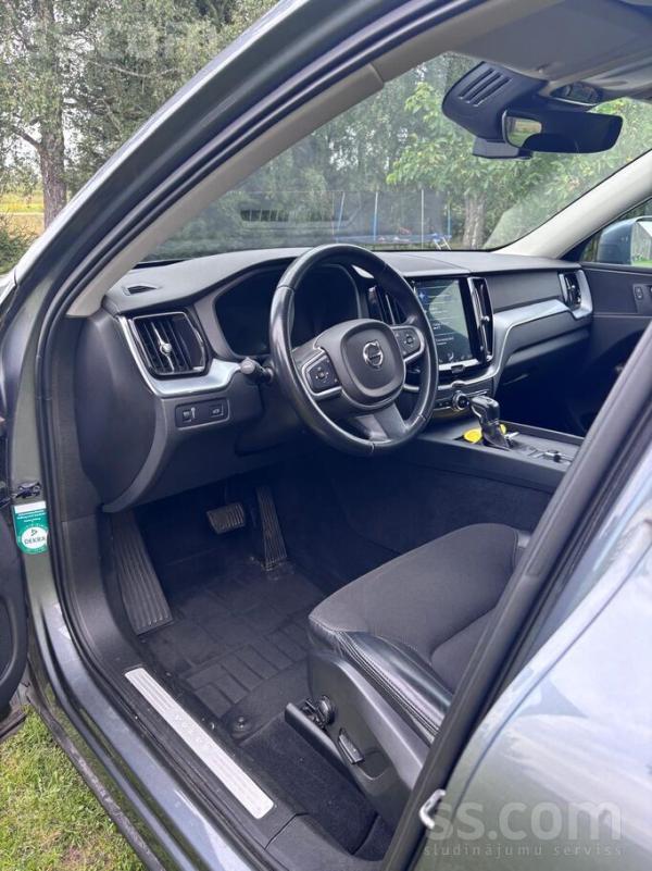 Grey Volvo XC60 2018 in Riga, with an engine capacity of 2.00 L and mileage of 175 thousand km for 18000 €, photo 8 on AUTOMOTO.COM.LV