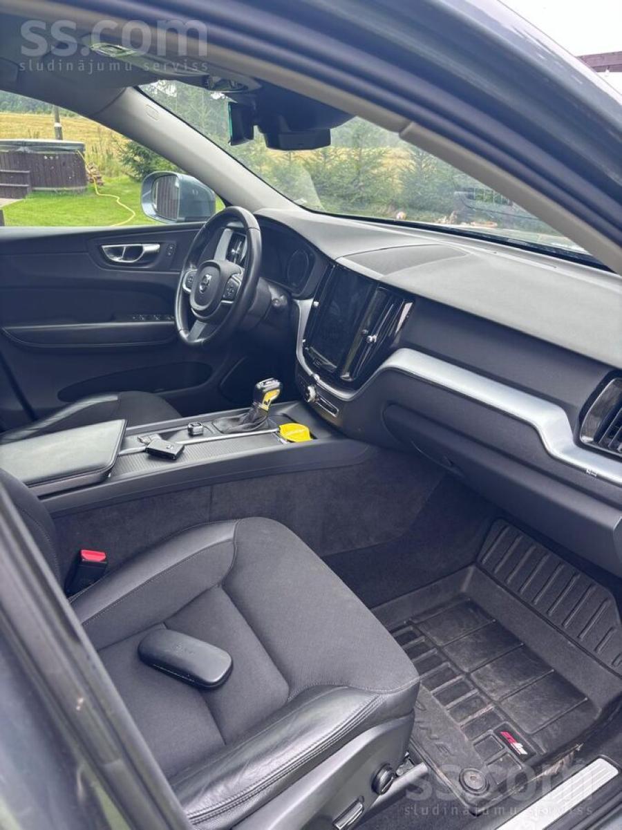 Grey Volvo XC60 2018 in Riga, with an engine capacity of 2.00 L and mileage of 175 thousand km for 18000 €, photo 12 on AUTOMOTO.COM.LV