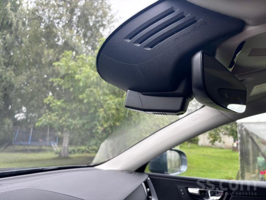 Grey Volvo XC60 2018 in Riga, with an engine capacity of 2.00 L and mileage of 175 thousand km for 18000 €, photo 13 on AUTOMOTO.COM.LV