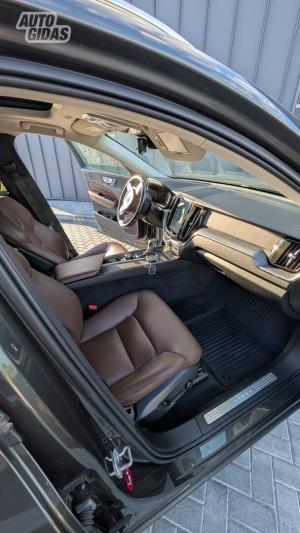 Pelēks Volvo XC60 2018 Kauņa, ar dzinēja tilpumu 2.00 L un nobraukumu 132 tūkst. km par 19900 €, foto 9 vietnē AUTOMOTO.COM.LV
