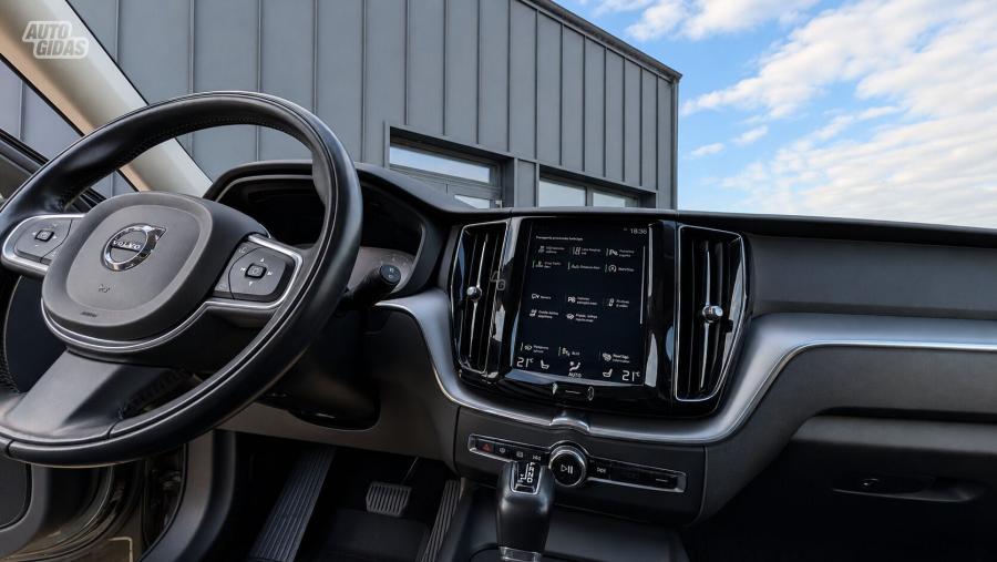 Pelēks Volvo XC60 2018 Kauņa, ar dzinēja tilpumu 2.00 L un nobraukumu 132 tūkst. km par 19900 €, foto 13 vietnē AUTOMOTO.COM.LV
