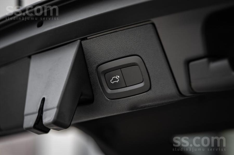 Pelēks Volvo XC60 2018 Rīga, ar dzinēja tilpumu 2.00 L un nobraukumu 176 tūkst. km par 19500 €, foto 10 vietnē AUTOMOTO.COM.LV