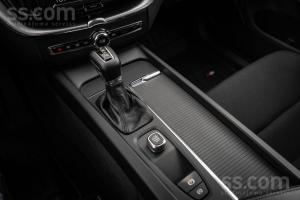 Pelēks Volvo XC60 2018 Rīga, ar dzinēja tilpumu 2.00 L un nobraukumu 176 tūkst. km par 19500 €, foto 22 vietnē AUTOMOTO.COM.LV
