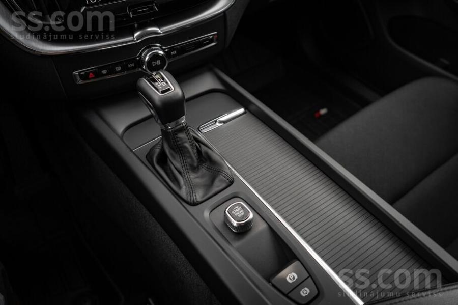 Pelēks Volvo XC60 2018 Rīga, ar dzinēja tilpumu 2.00 L un nobraukumu 176 tūkst. km par 19500 €, foto 22 vietnē AUTOMOTO.COM.LV