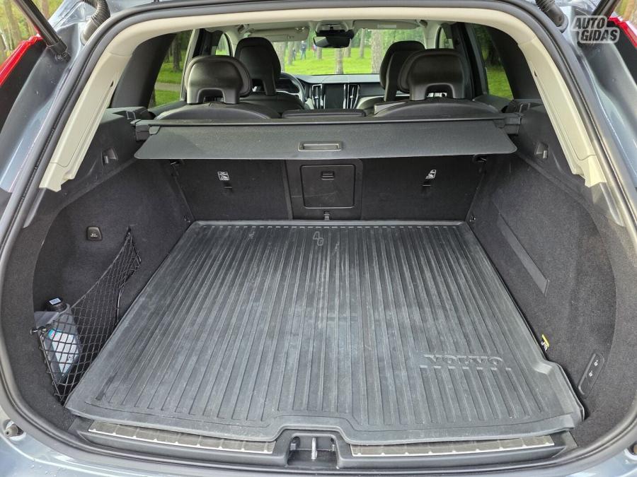 Pelēks Volvo XC60 2018 Klaipėda, ar dzinēja tilpumu 2.00 L un nobraukumu 59 tūkst. km par 24600 €, foto 13 vietnē AUTOMOTO.COM.LV