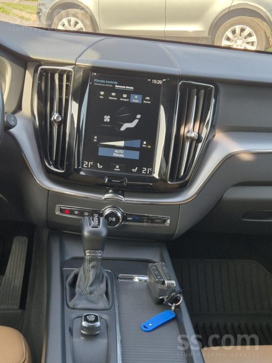 Pelēks Volvo XC60 2018 Rīga, ar dzinēja tilpumu 2.00 L un nobraukumu 261 tūkst. km par 18490 €, foto 12 vietnē AUTOMOTO.COM.LV