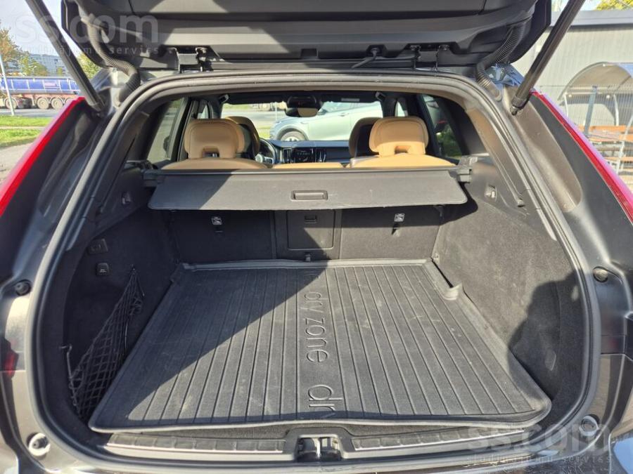 Pelēks Volvo XC60 2018 Rīga, ar dzinēja tilpumu 2.00 L un nobraukumu 261 tūkst. km par 18490 €, foto 13 vietnē AUTOMOTO.COM.LV