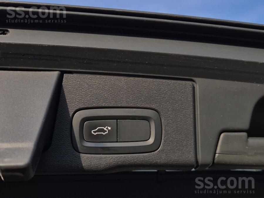 Pelēks Volvo XC60 2018 Rīga, ar dzinēja tilpumu 2.00 L un nobraukumu 261 tūkst. km par 18490 €, foto 21 vietnē AUTOMOTO.COM.LV