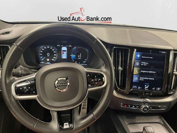 Pelēks Volvo XC60 2019 Marijampole, ar dzinēja tilpumu 1.97 L un nobraukumu 178 tūkst. km par 26015 €, foto 8 vietnē AUTOMOTO.COM.LV
