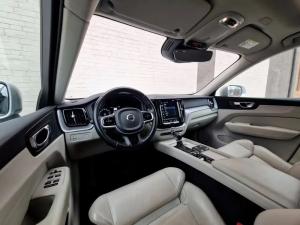 Grey Volvo XC60 2019 in Riga, with an engine capacity of 2.00 L and mileage of 85 thousand km for 27000 €, photo 3 on AUTOMOTO.COM.LV