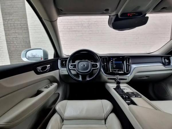 Grey Volvo XC60 2019 in Riga, with an engine capacity of 2.00 L and mileage of 85 thousand km for 27000 €, photo 3 on AUTOMOTO.COM.LV