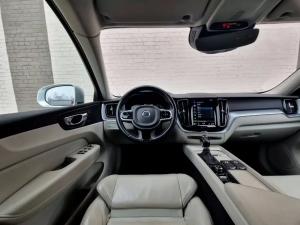 Grey Volvo XC60 2019 in Riga, with an engine capacity of 2.00 L and mileage of 85 thousand km for 27000 €, photo 4 on AUTOMOTO.COM.LV