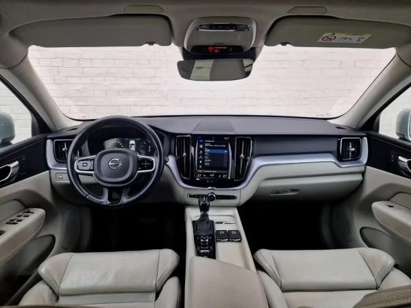 Grey Volvo XC60 2019 in Riga, with an engine capacity of 2.00 L and mileage of 85 thousand km for 27000 €, photo 4 on AUTOMOTO.COM.LV
