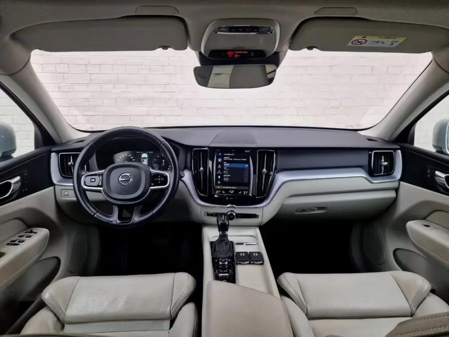 Grey Volvo XC60 2019 in Riga, with an engine capacity of 2.00 L and mileage of 85 thousand km for 27000 €, photo 5 on AUTOMOTO.COM.LV