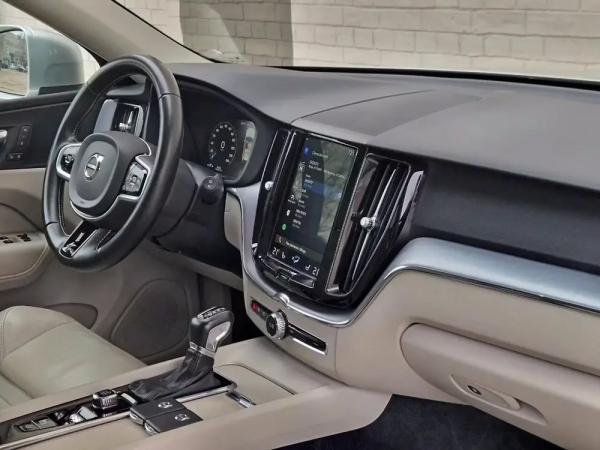 Grey Volvo XC60 2019 in Riga, with an engine capacity of 2.00 L and mileage of 85 thousand km for 27000 €, photo 6 on AUTOMOTO.COM.LV