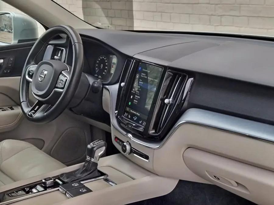 Grey Volvo XC60 2019 in Riga, with an engine capacity of 2.00 L and mileage of 85 thousand km for 27000 €, photo 7 on AUTOMOTO.COM.LV