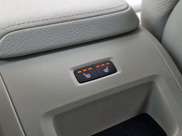 Grey Volvo XC60 2019 in Riga, with an engine capacity of 2.00 L and mileage of 85 thousand km for 27000 €, photo 8 on AUTOMOTO.COM.LV