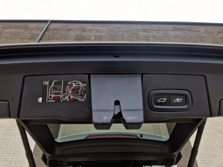 Grey Volvo XC60 2019 in Riga, with an engine capacity of 2.00 L and mileage of 85 thousand km for 27000 €, photo 14 on AUTOMOTO.COM.LV