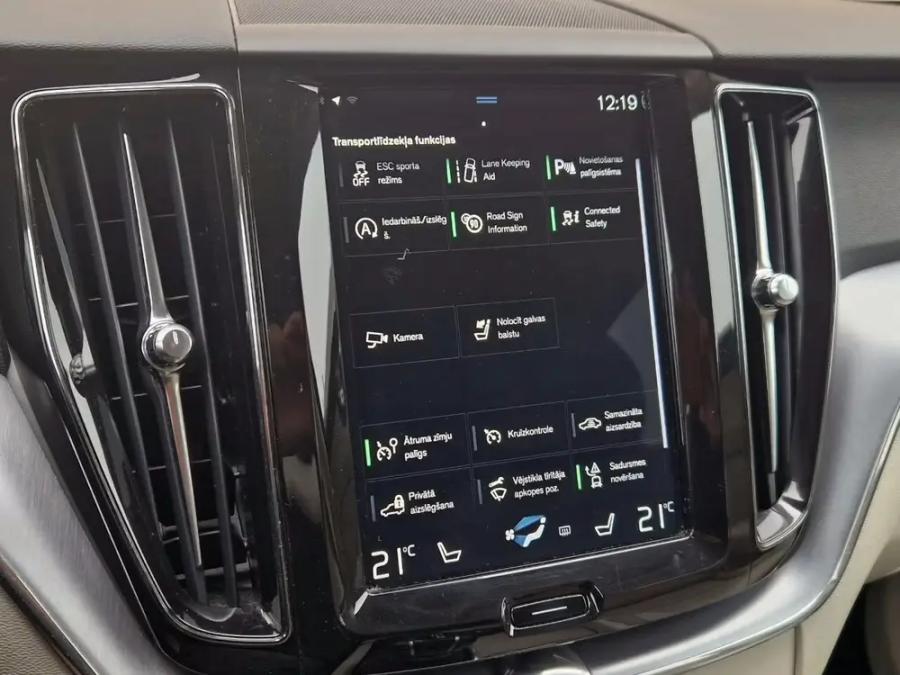Grey Volvo XC60 2019 in Riga, with an engine capacity of 2.00 L and mileage of 85 thousand km for 27000 €, photo 17 on AUTOMOTO.COM.LV