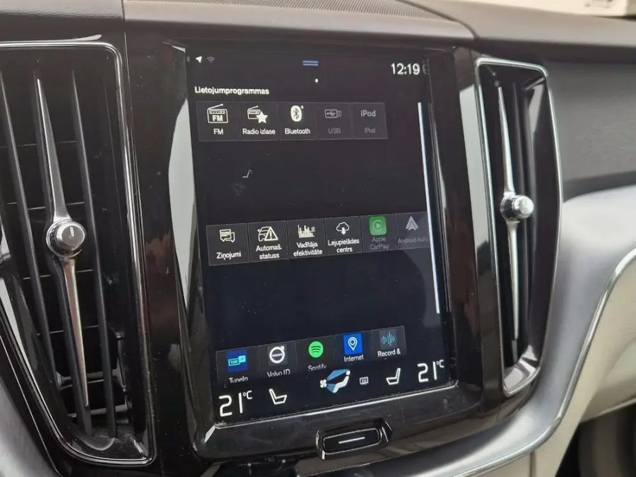 Grey Volvo XC60 2019 in Riga, with an engine capacity of 2.00 L and mileage of 85 thousand km for 27000 €, photo 18 on AUTOMOTO.COM.LV