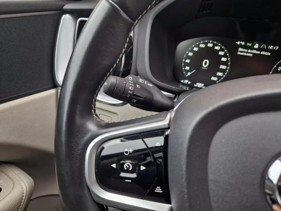 Grey Volvo XC60 2019 in Riga, with an engine capacity of 2.00 L and mileage of 85 thousand km for 27000 €, photo 19 on AUTOMOTO.COM.LV