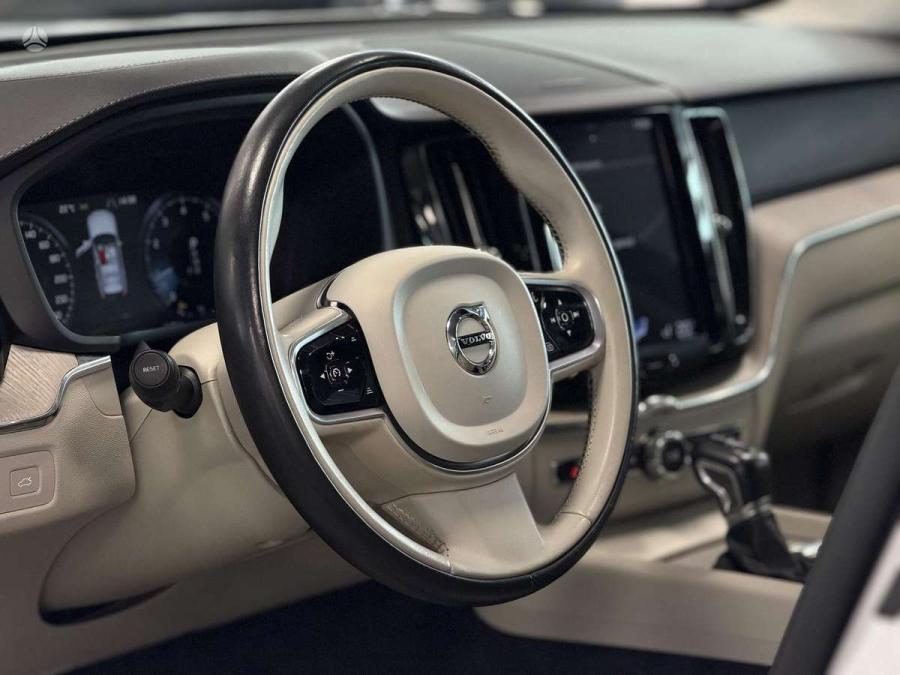 Grey Volvo XC60 2019 in Klaipeda, with an engine capacity of 1.97 L and mileage of 69 thousand km for 23450 €, photo 11 on AUTOMOTO.COM.LV
