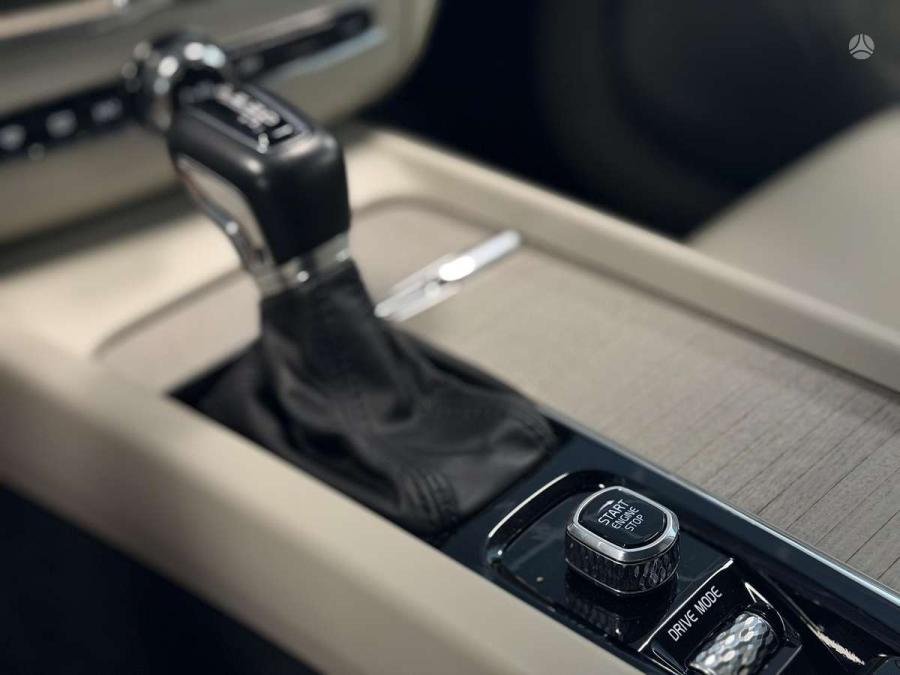 Grey Volvo XC60 2019 in Klaipeda, with an engine capacity of 1.97 L and mileage of 69 thousand km for 23450 €, photo 20 on AUTOMOTO.COM.LV