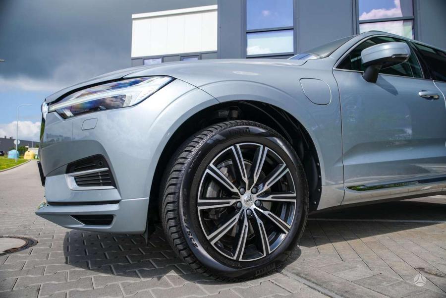 Grey Volvo XC60 2019 in Kaunas, with an engine capacity of 1.97 L and mileage of 201 thousand km for 24950 €, photo 7 on AUTOMOTO.COM.LV